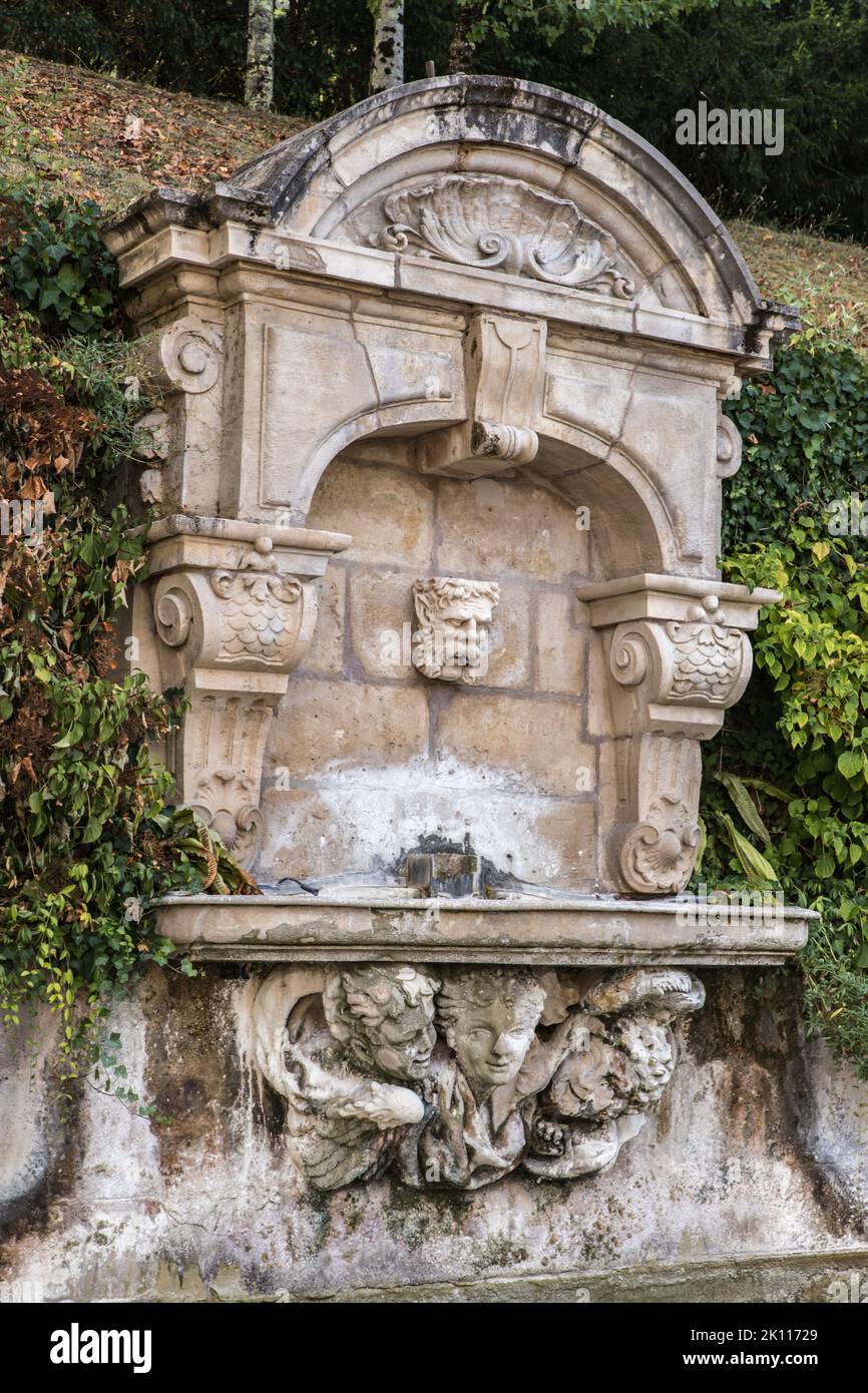 Fontaine pierre hi-res stock photography and images - Alamy