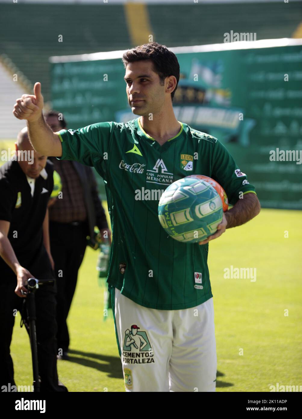 Rafael Marquez durante su presentación como nuevo jugador del Leon ...