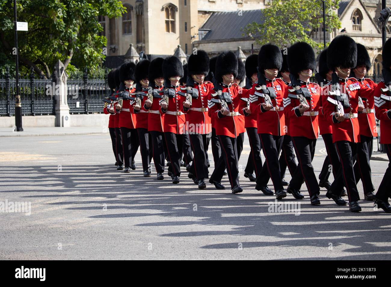 Solides leave after the coffin carrying Queen Elizabeth II makes its ...