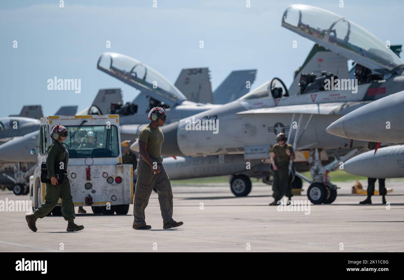 U.S. Marines with Marine Fighter Attack Squadron 101 (VMFAT-101 ...