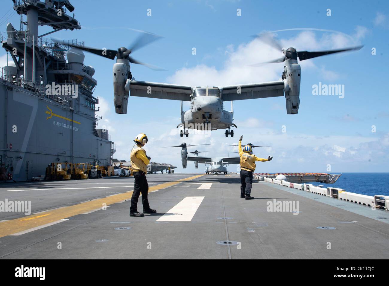 220914-N-XN177-1215 PHILIPPINE SEA (Sept. 14, 2022) – An MV-22 Osprey ...