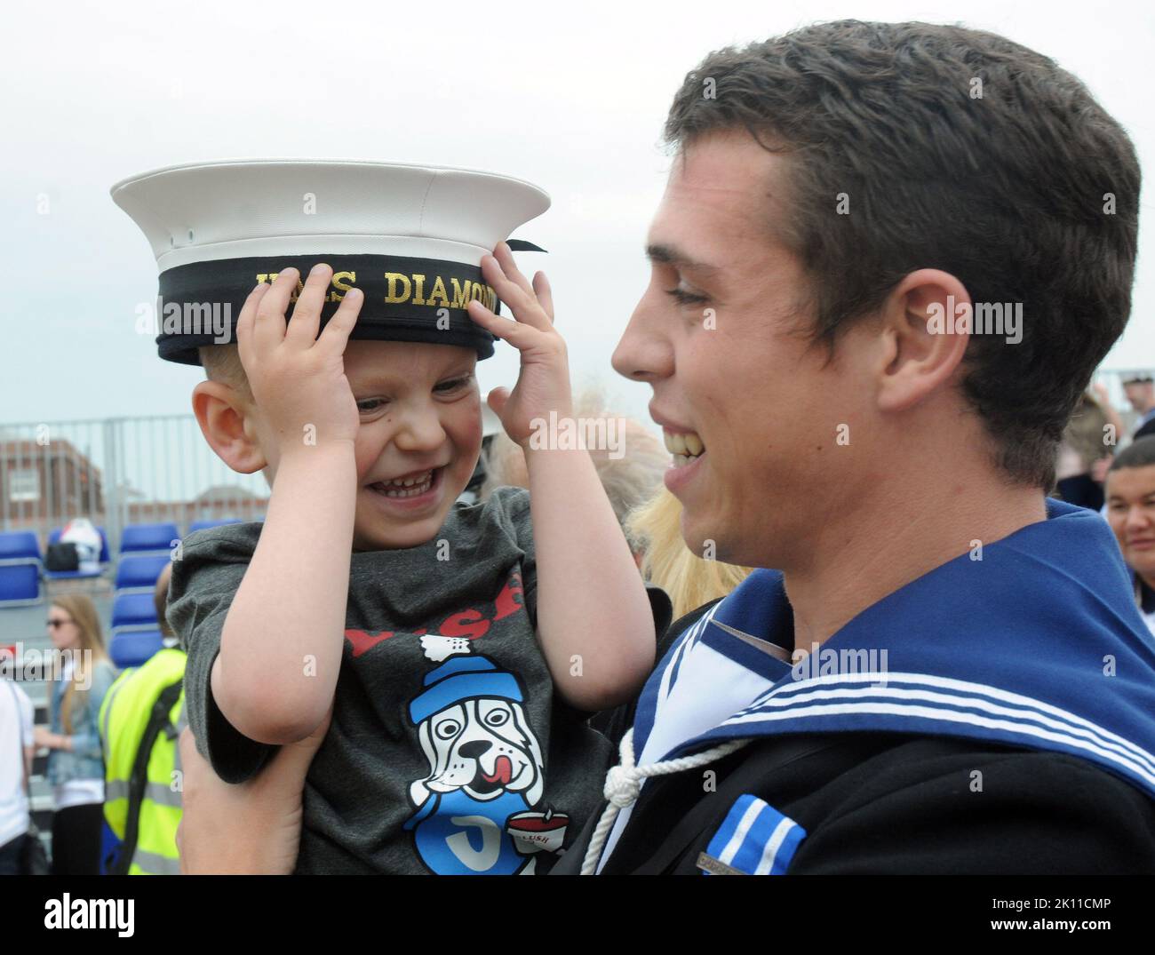 LE2 BEN WRIGHT IS WELCOMED HOME BY HIS NEPHEW 3 YEAR OLD CALLUM ...