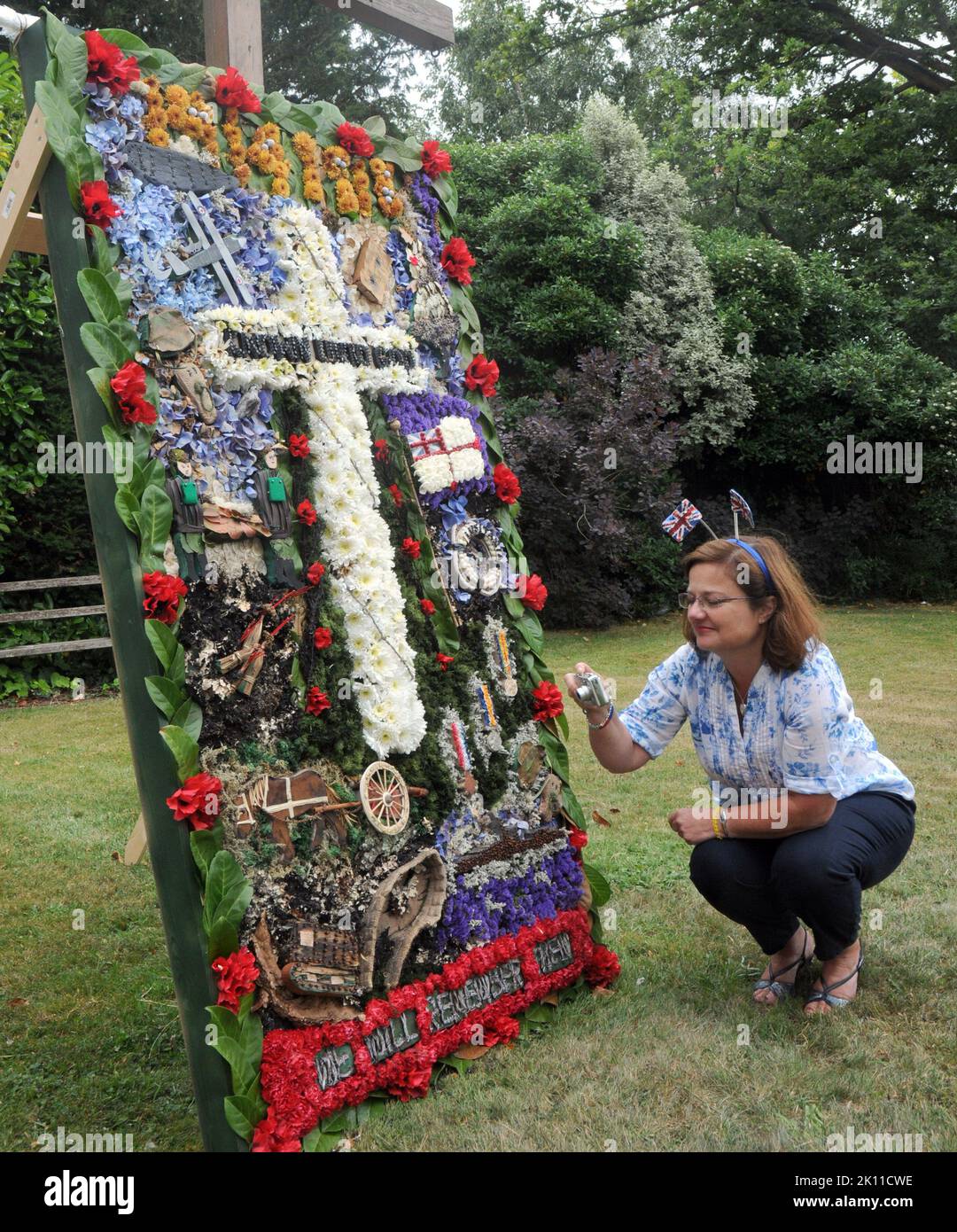 ANGELA FREEMAN PHOTOGRAPHS A FLORAL TRIBUTE TO THE HEROES OF THE FIRST ...