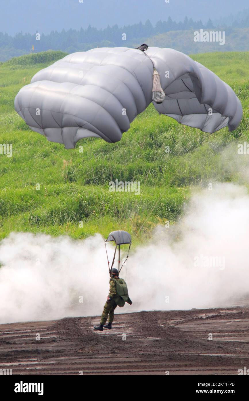 A paratrooper of Japan Ground Self-Defense Force parachute display ...
