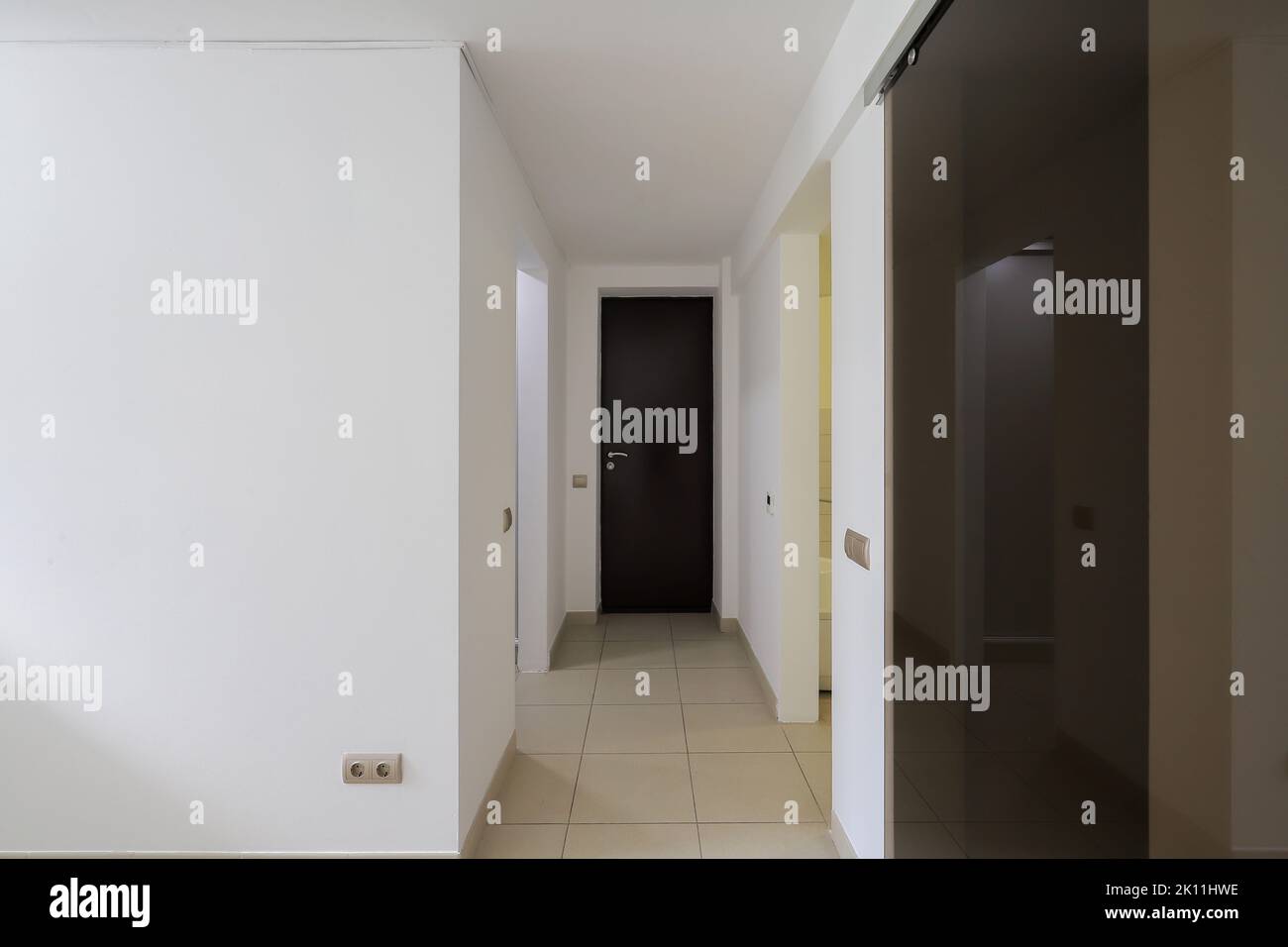 House hallway corridor doors hi-res stock photography and images - Alamy