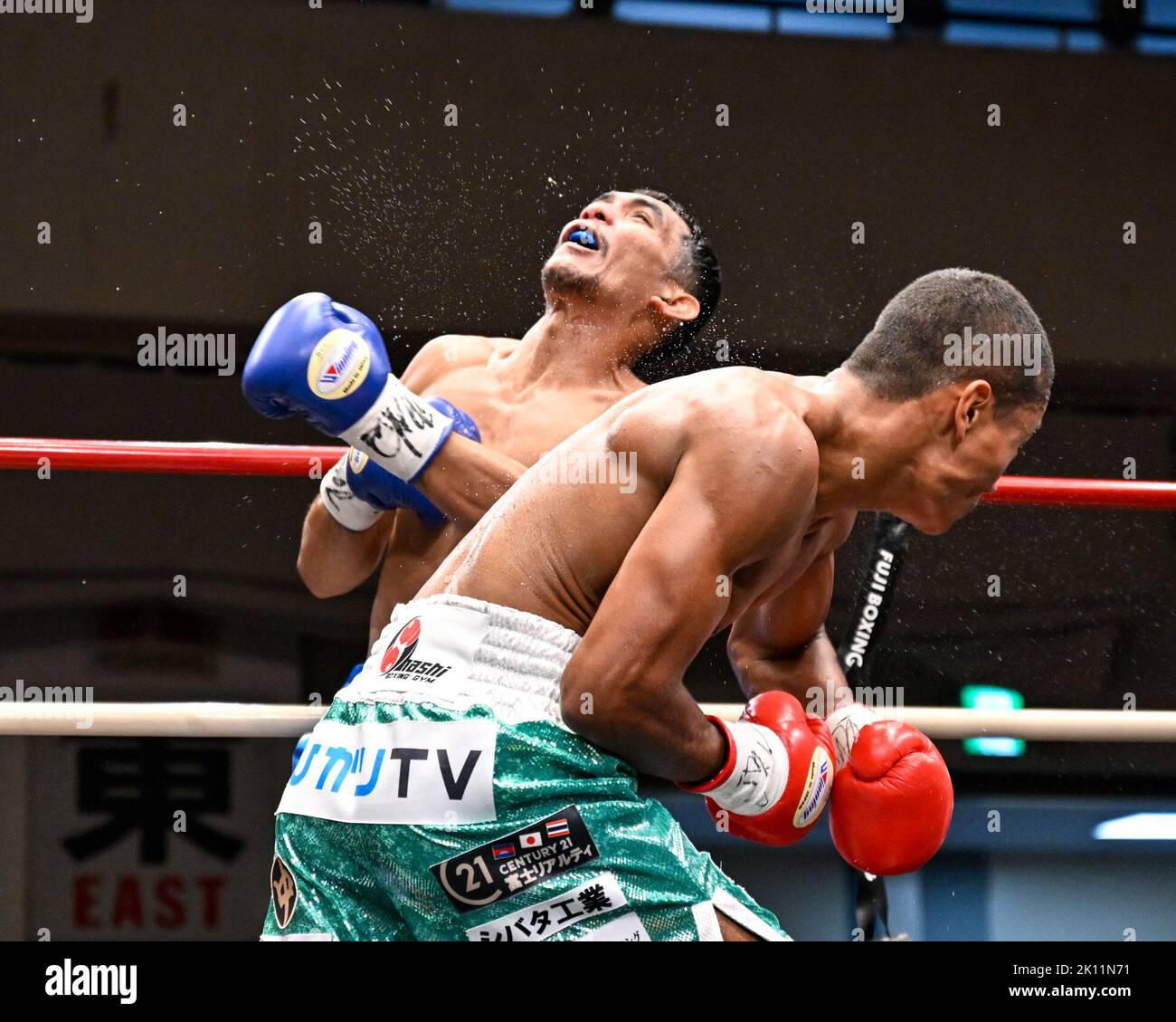Tokyo, Japan. 13th Sep, 2022. Champion Andy Hiraoka (red gloves) of ...