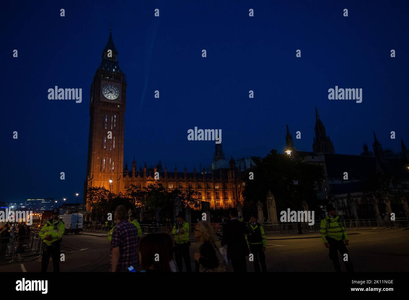 Big ben at night 2022 hi-res stock photography and images - Alamy