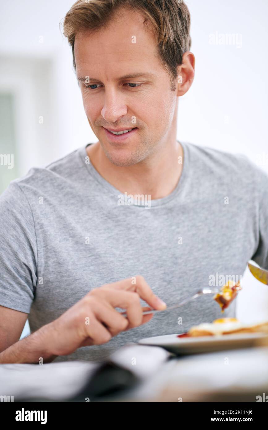 Man sitting breakfast table reading hi-res stock photography and images ...