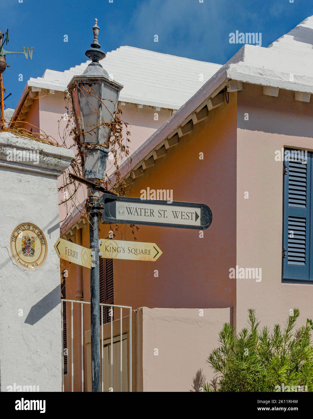 Peach house hi-res stock photography and images - Alamy