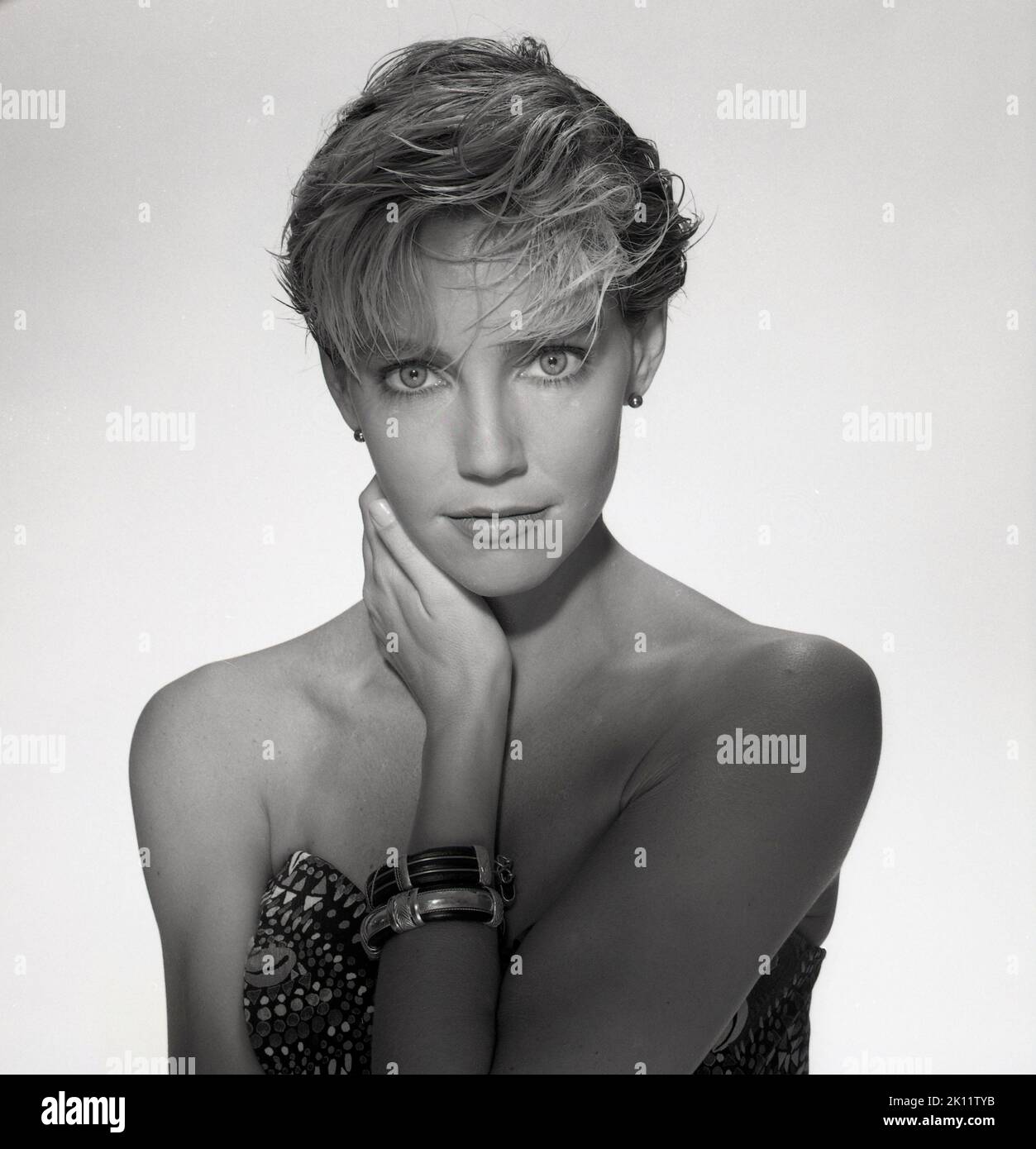 Heather Locklear poses for a portrait 1989 in Los Angeles, California ...