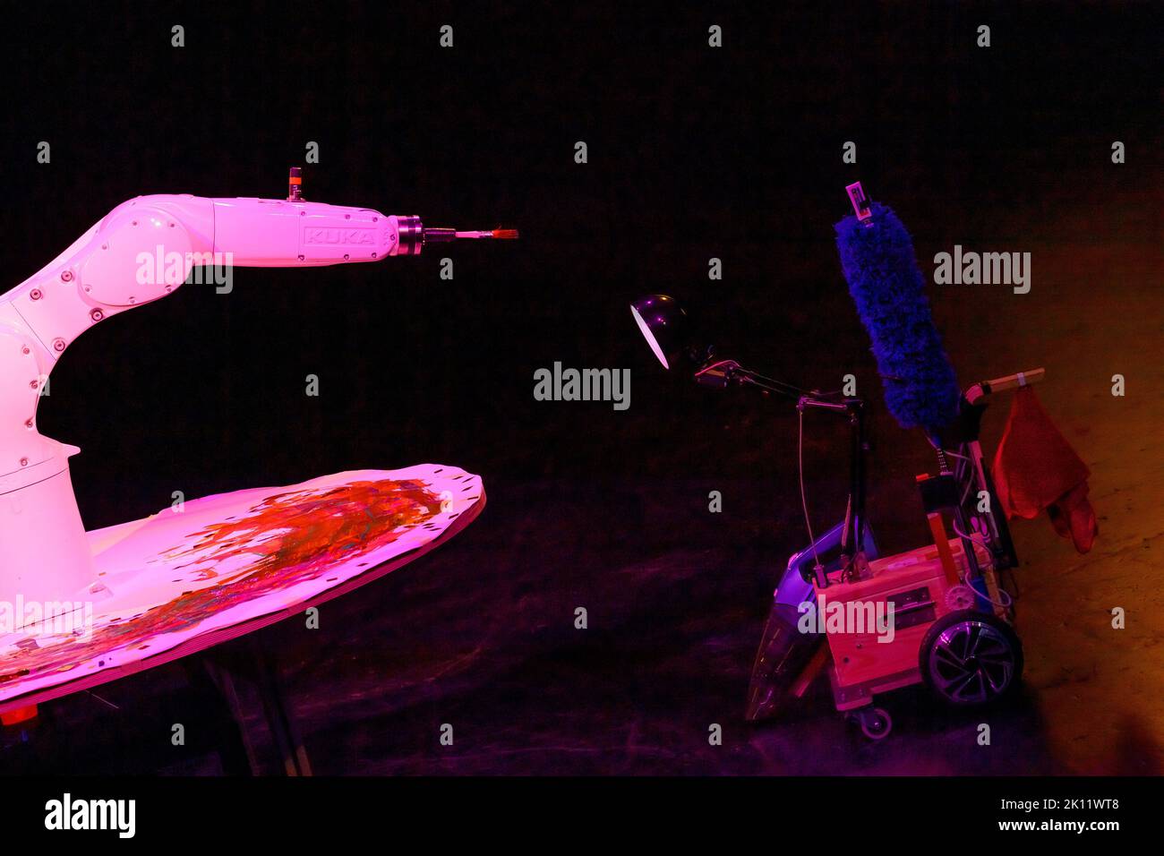 14 September 2022, Saxony-Anhalt, Magdeburg: The industrial robot "Arka ...