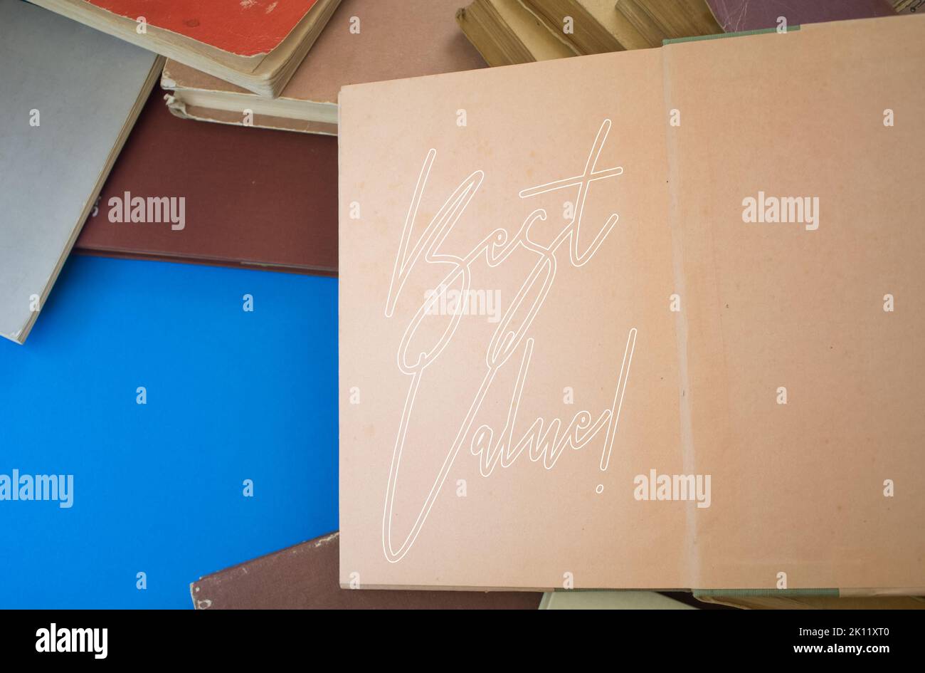 Antique trader magazine hi-res stock photography and images - Alamy