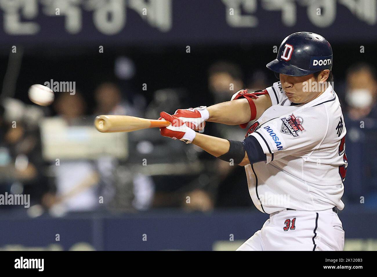 15th Sep, 2022. Baseball: LG Twins vs. Doosan Bears Jung Soo-bin of the Doosan Bears hits a ...
