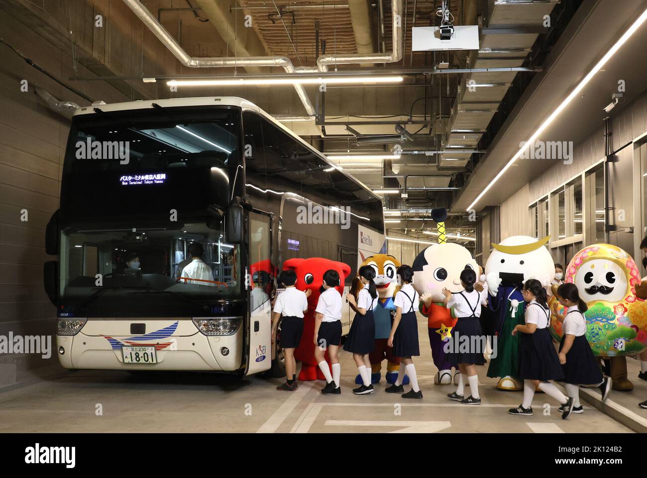 Two story buses hi-res stock photography and images - Alamy