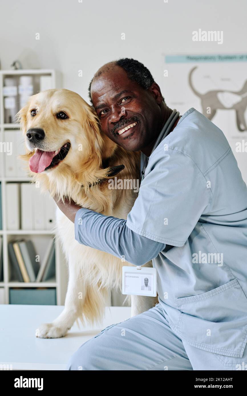 Portrait african professional veterinarian hi-res stock photography and ...