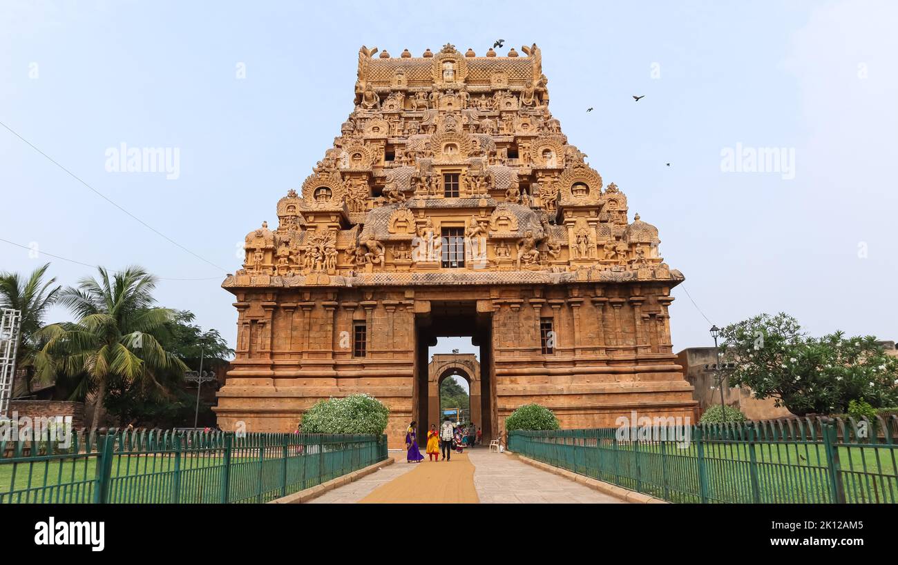 The Amazing Depicting on the Brihadeshwara Temple Entrance, Thanjavur ...