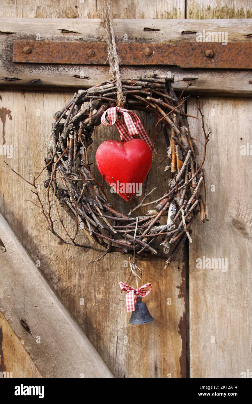 Rustic door heart wreath on a farm house Stock Photo - Alamy