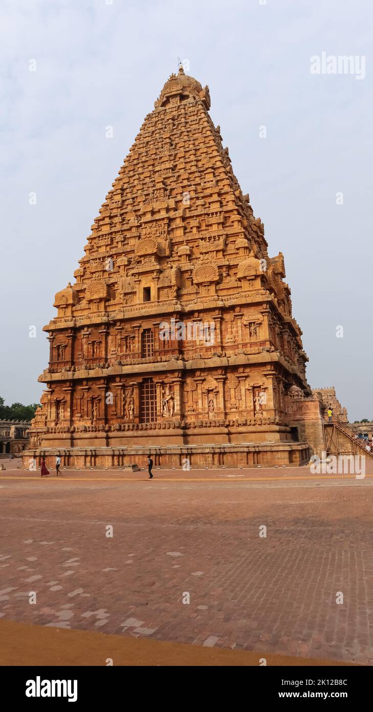 The Beautiful Brihadeshwara Temple, Chola Dynasty Temple, Dedicated to ...