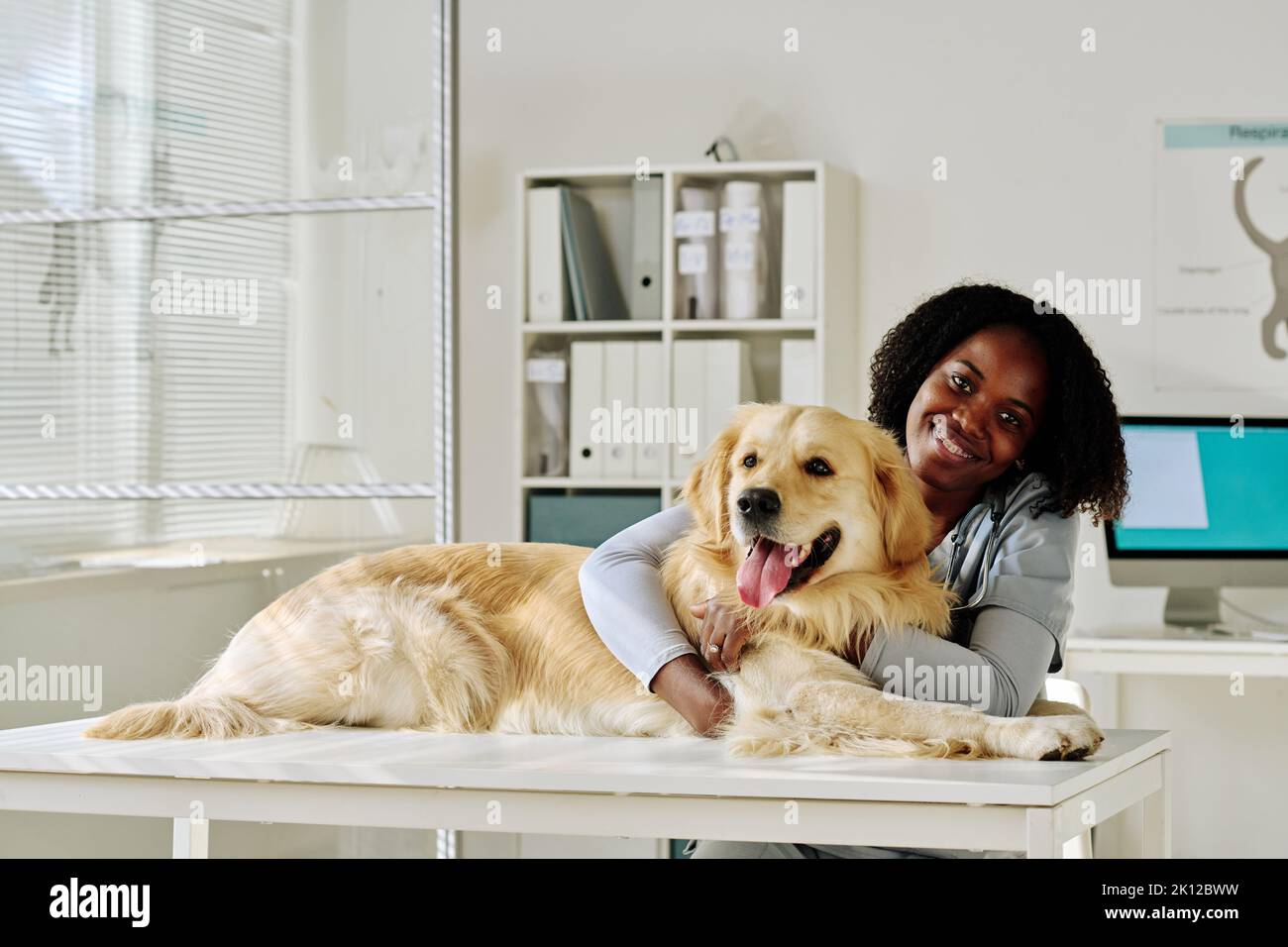 African american doctor dog hi-res stock photography and images - Alamy