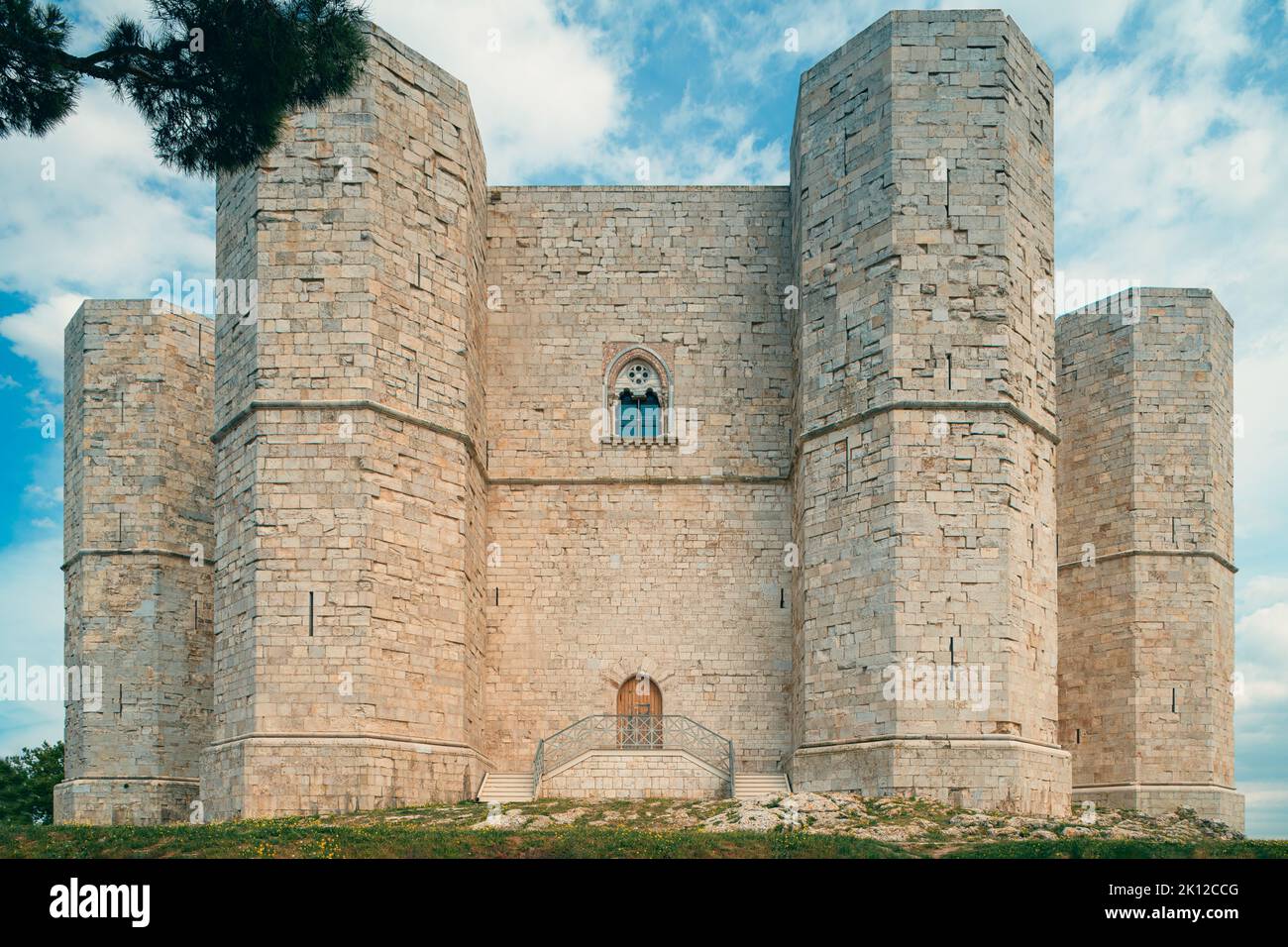 castel del monte architectural view Stock Photo - Alamy