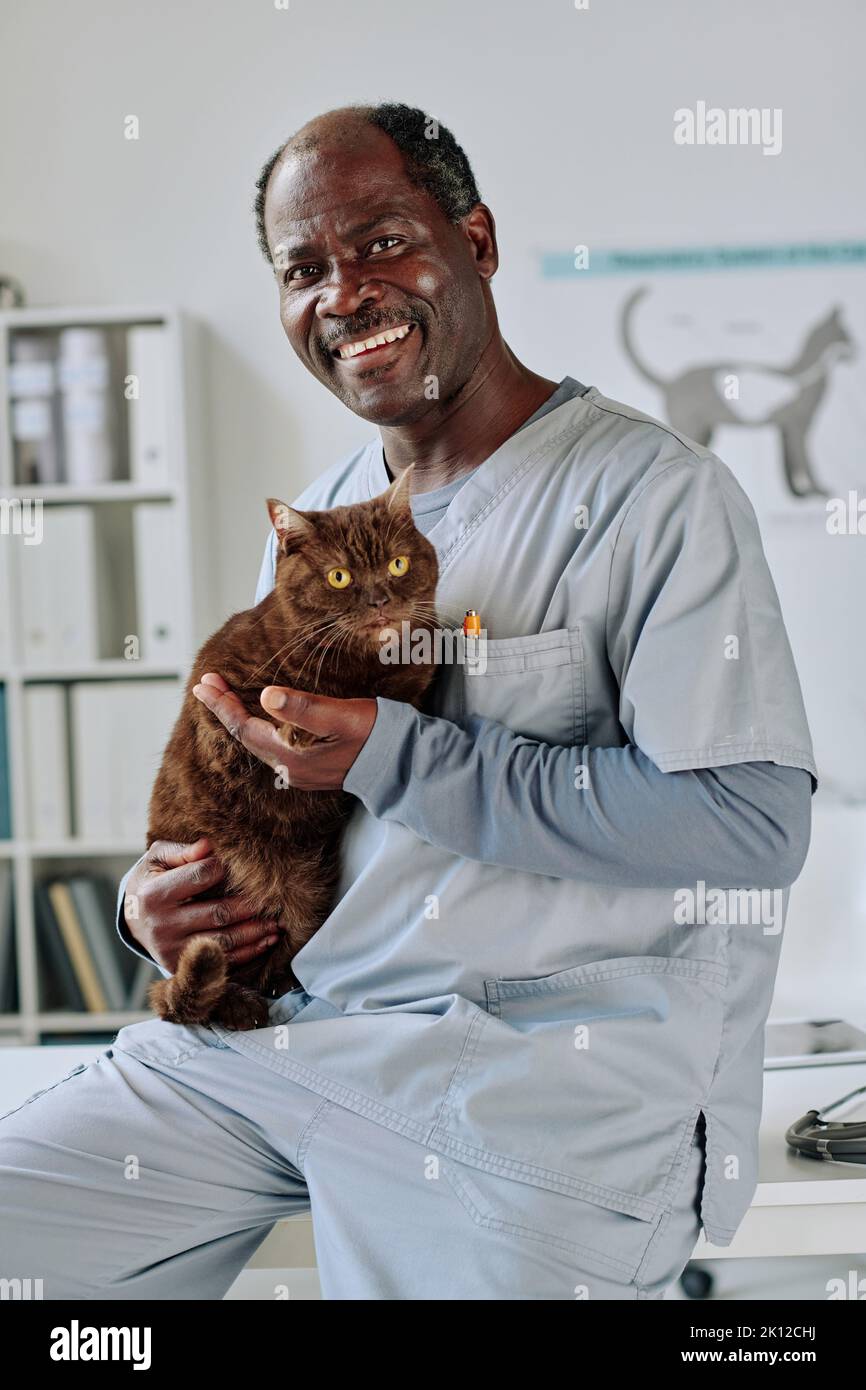 Portrait african mature vet hi-res stock photography and images - Alamy
