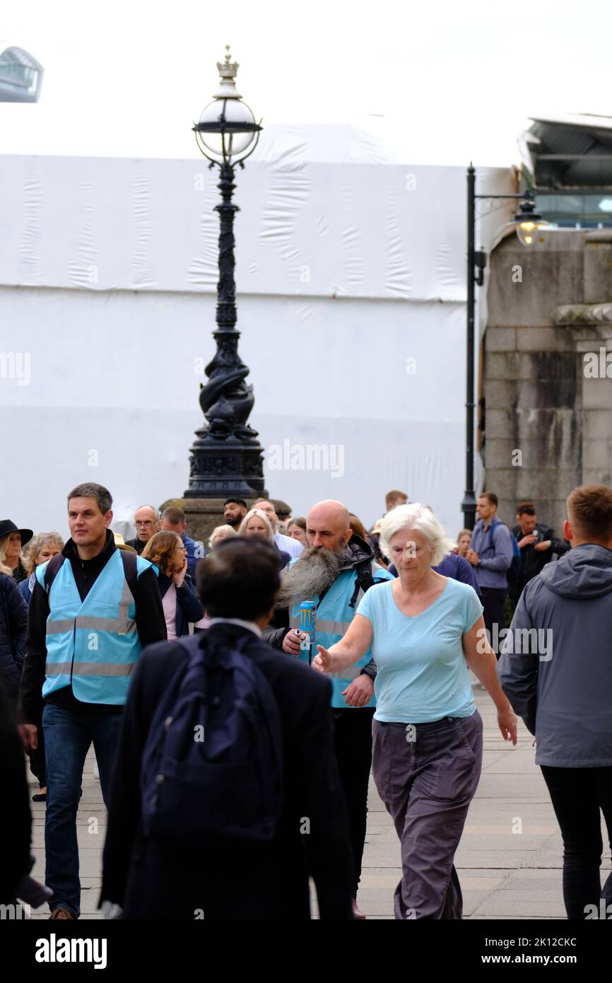 Queue to view the Queen laying in state stretching from Westminster ...