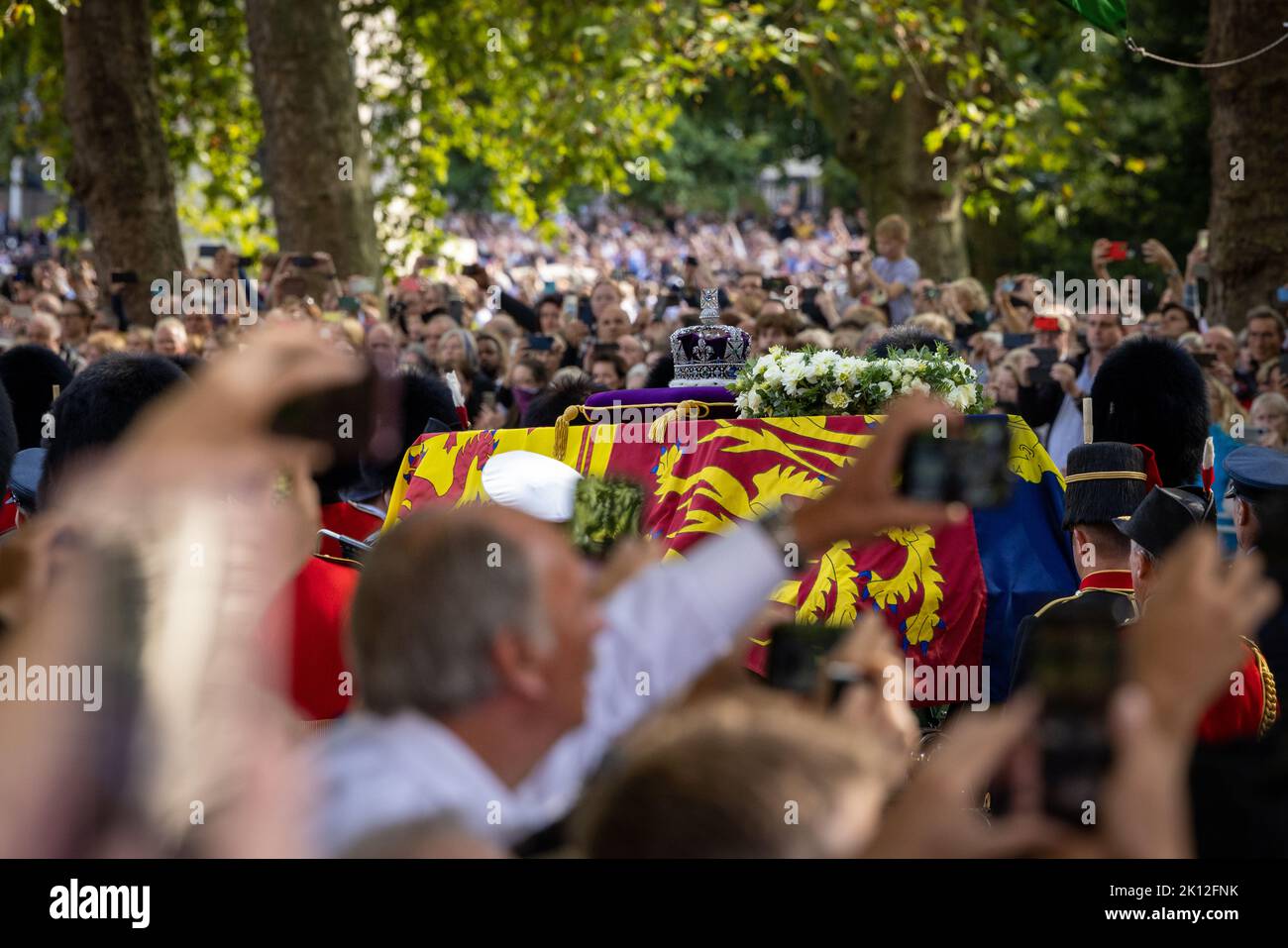 The coffin carrying Queen Elizabeth II photographed entering Horse ...