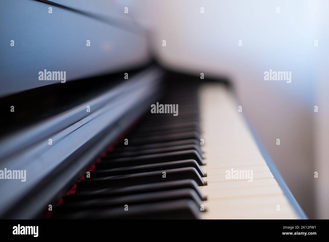 Grand piano side view hi-res stock photography and images - Alamy