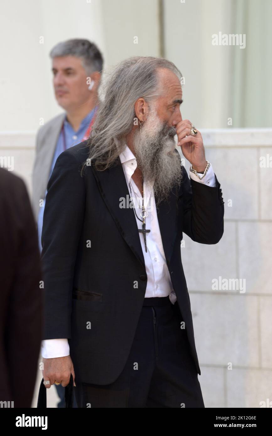 Warren Ellis attends the BLONDE film premiere at the 79th Venice Film ...