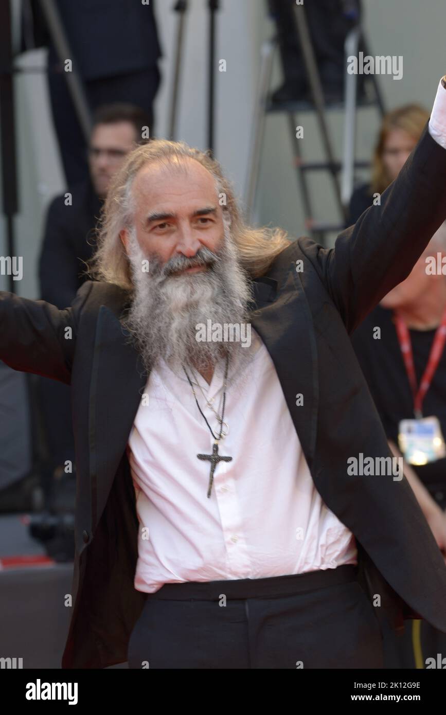 Warren Ellis attends the BLONDE film premiere at the 79th Venice Film ...