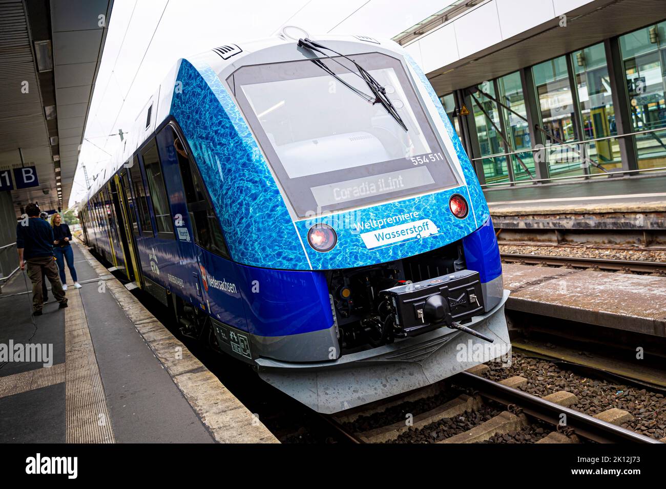 15 September 2022, Lower Saxony, Hanover: A hydrogen train (model ...