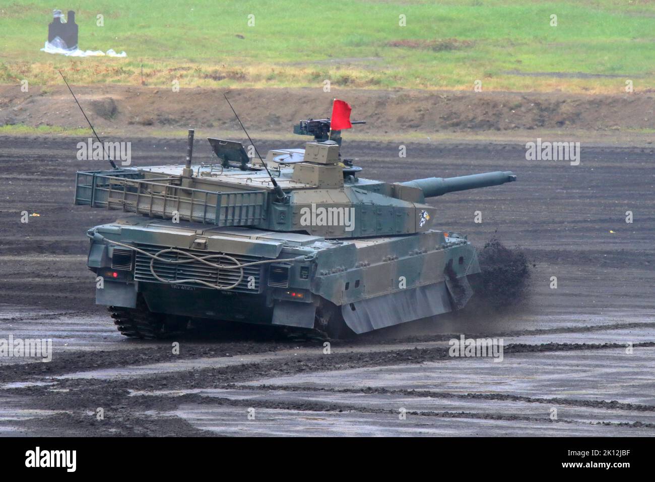 Mitsubishi type 10 main battle tank hi-res stock photography and images ...