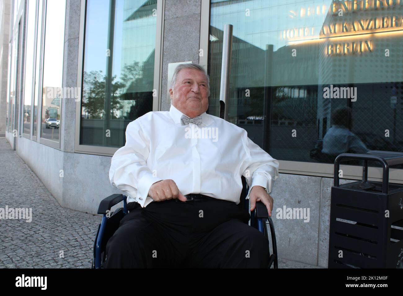 Eberhard Thust bei der Ankunft zu den HERQUL Awards 2022:Die German ...