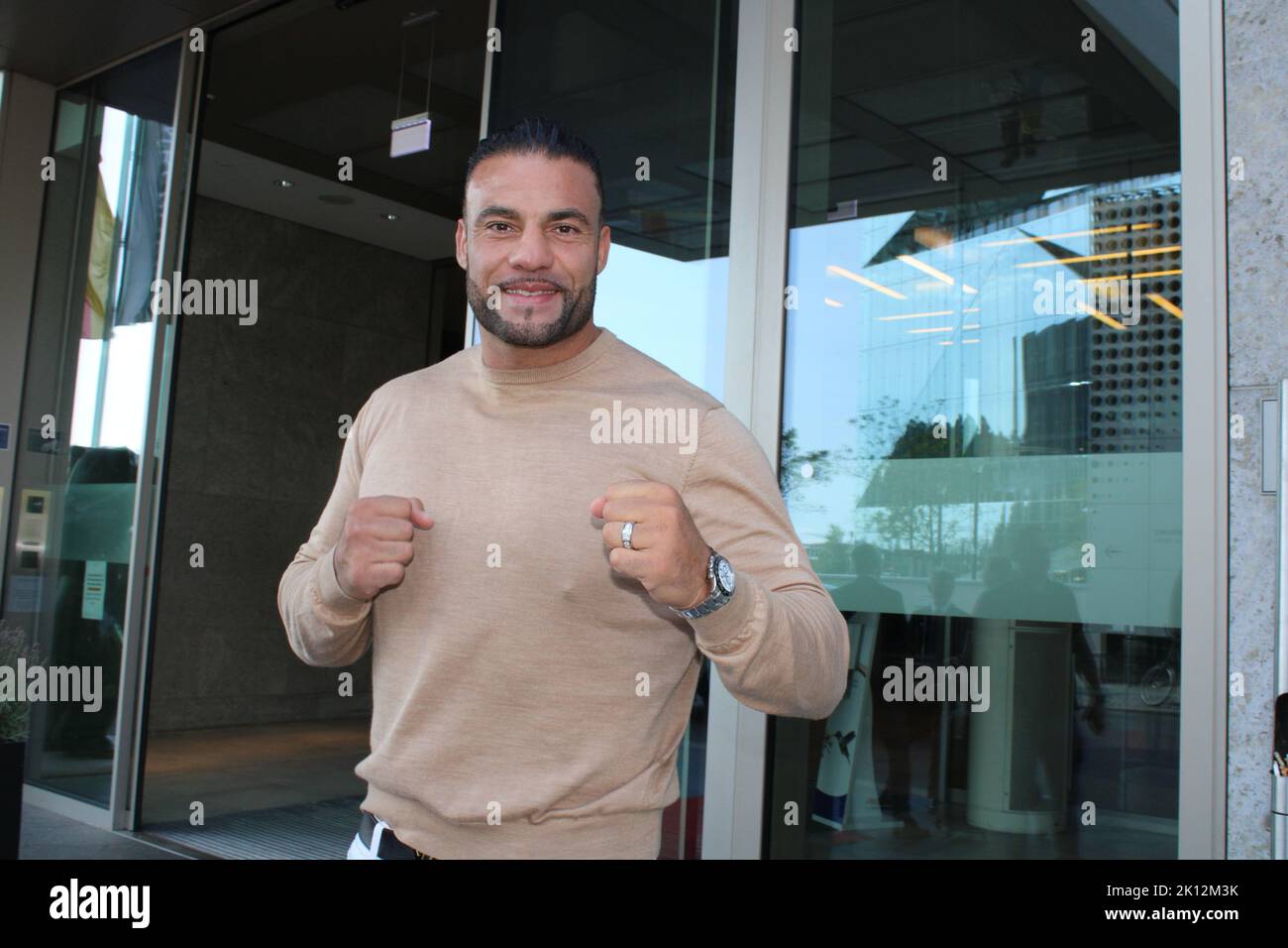 Mahmoud Charr bei der Ankunft zu den HERQUL Awards 2022:Die German ...