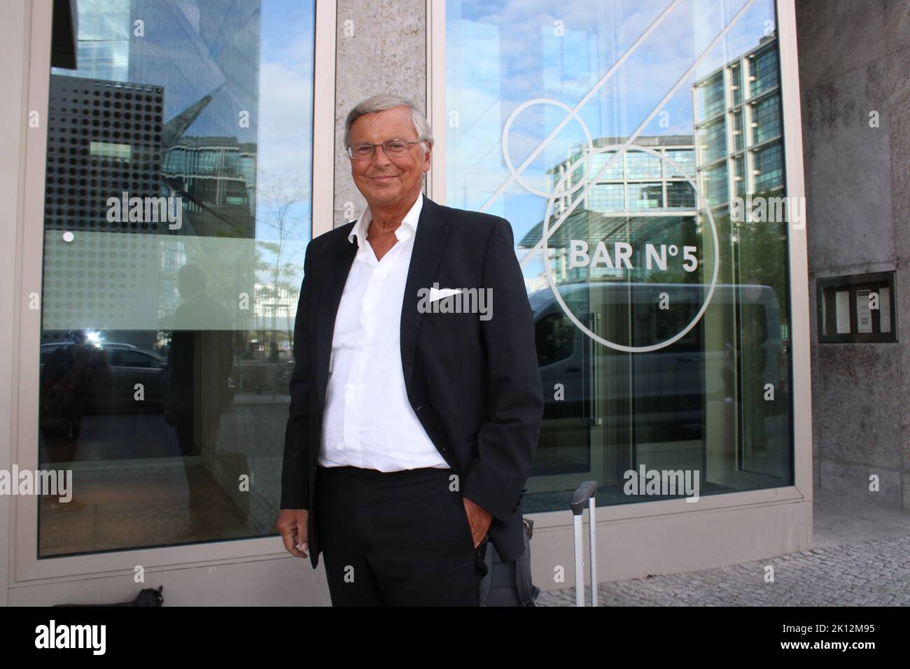 Wolfgang Bosbach bei der Ankunft zu den HERQUL Awards 2022:Die German ...