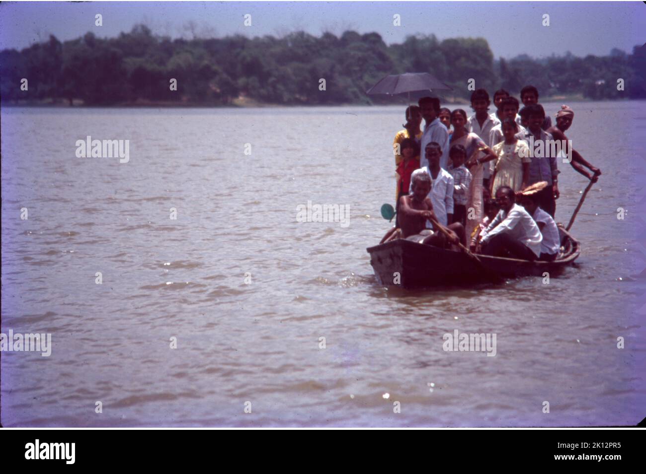 Heavily loaded with people hi-res stock photography and images - Alamy