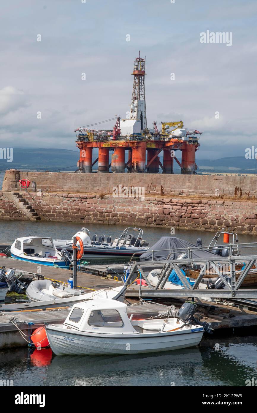 RIGS SIT ON THE CROMARTY FIRTH IN NORTH EAST SCOTLAND. ENERGY, INDUSTRY ...