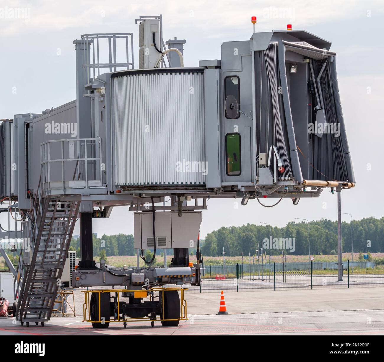 Passenger air bridge hi-res stock photography and images - Alamy