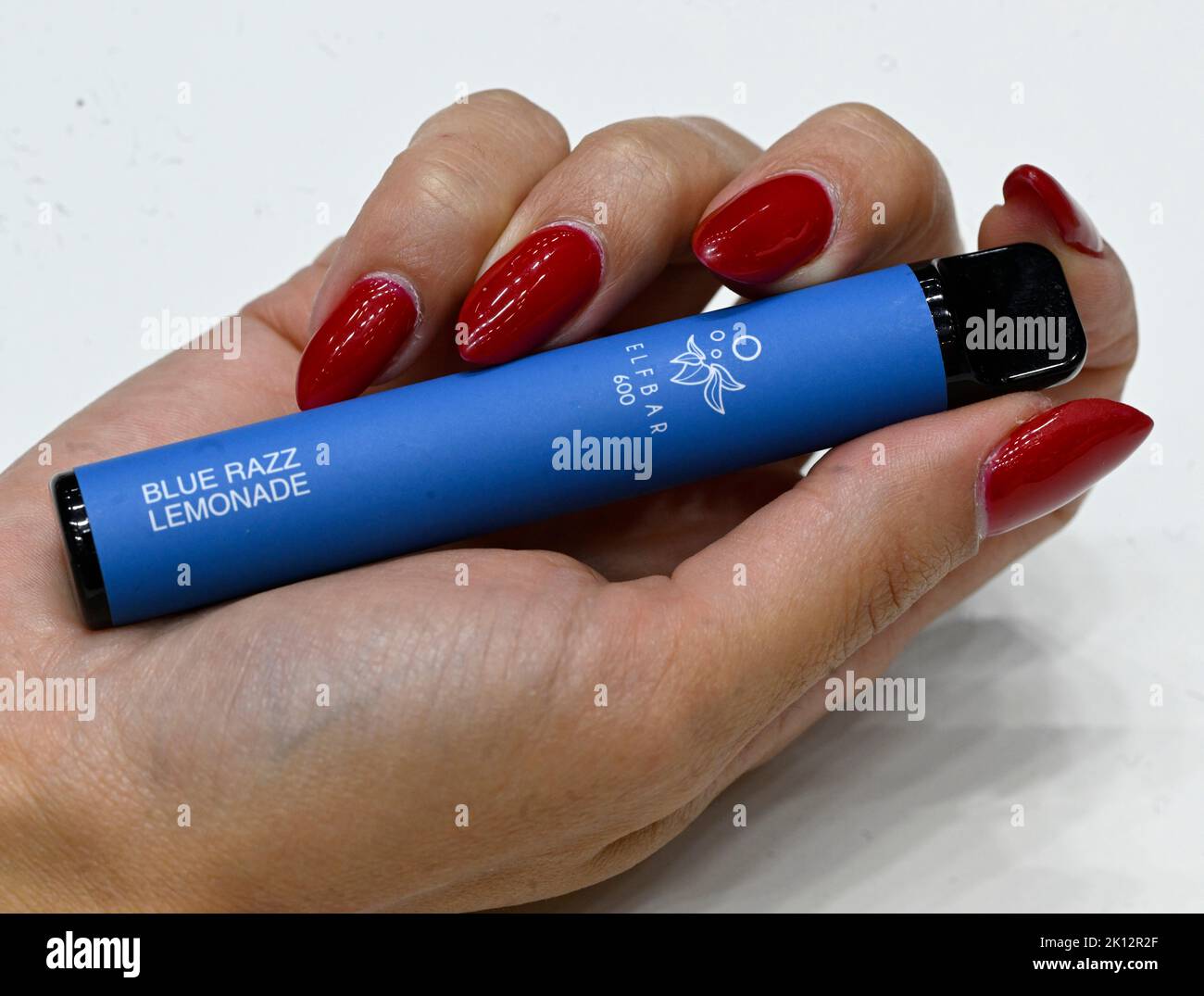 Elf bar e cigarettes hi-res stock photography and images - Alamy