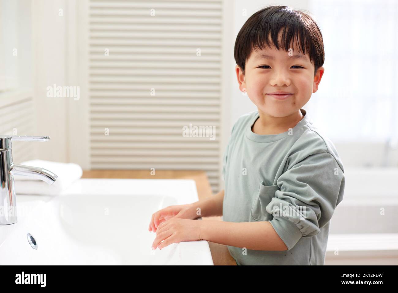 Kid at sink washing hands hi-res stock photography and images - Alamy