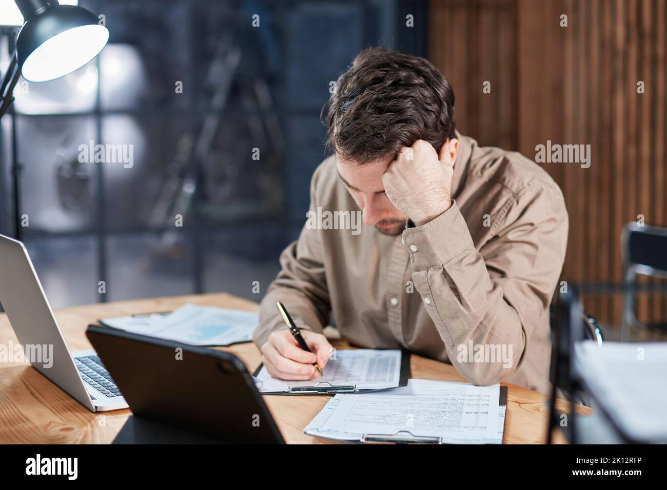 Employees working in night hi-res stock photography and images - Alamy