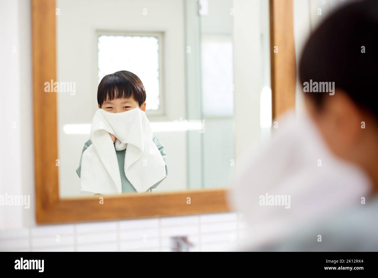 Japanese kid wiping face with towel at home Stock Photo - Alamy