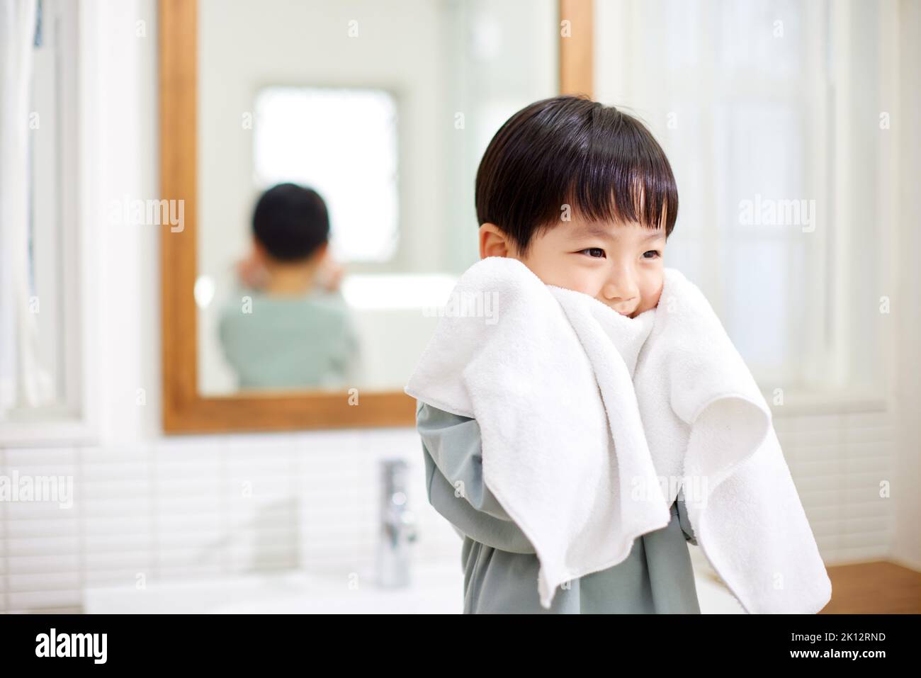 Japanese kid wiping face with towel at home Stock Photo - Alamy