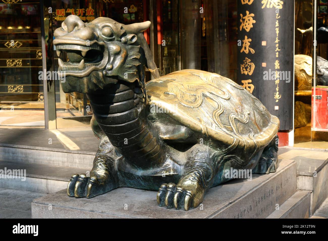 Sculpture in yu garden shanghai hi-res stock photography and images - Alamy