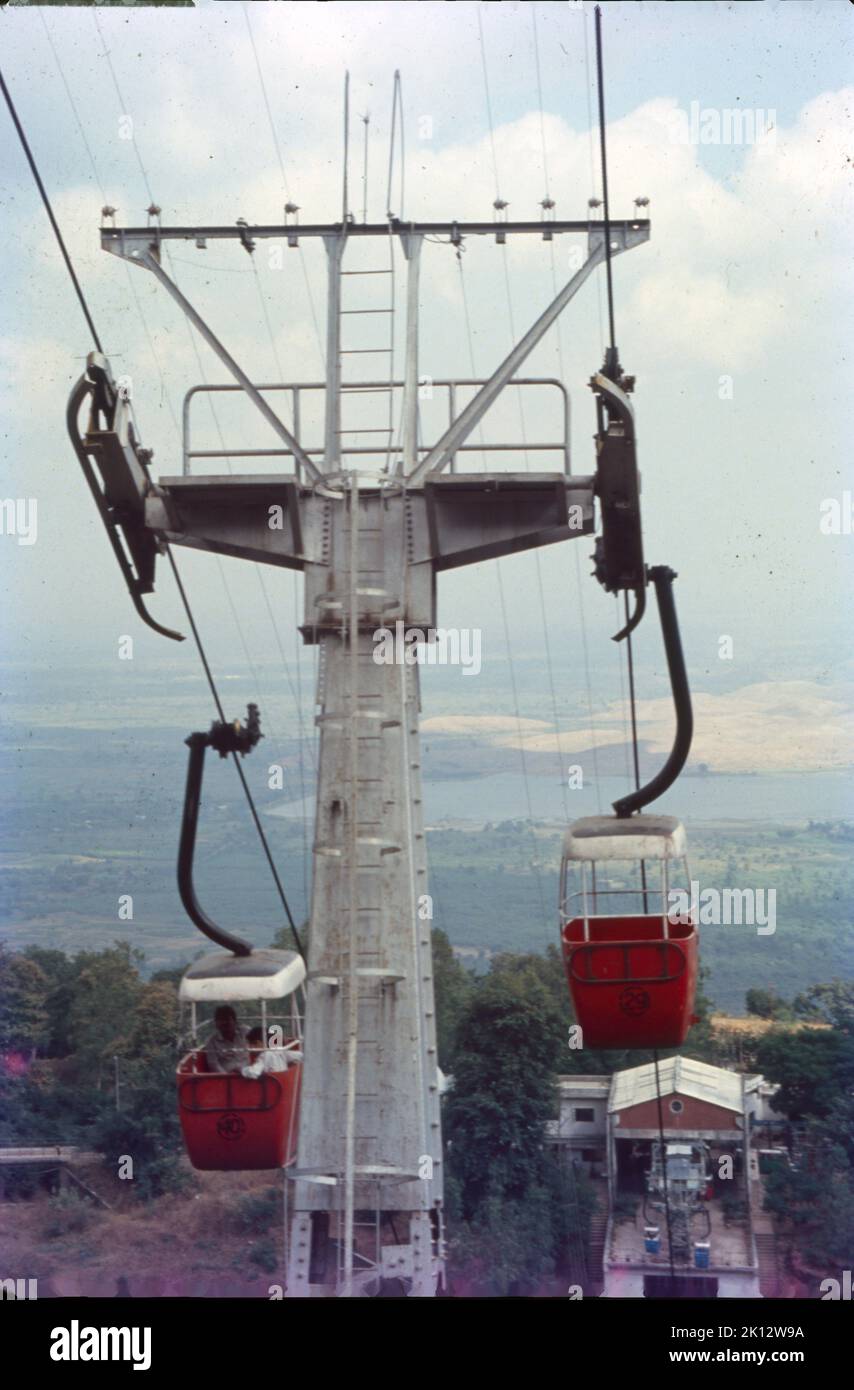 Cable cars transporting people hi-res stock photography and images - Alamy