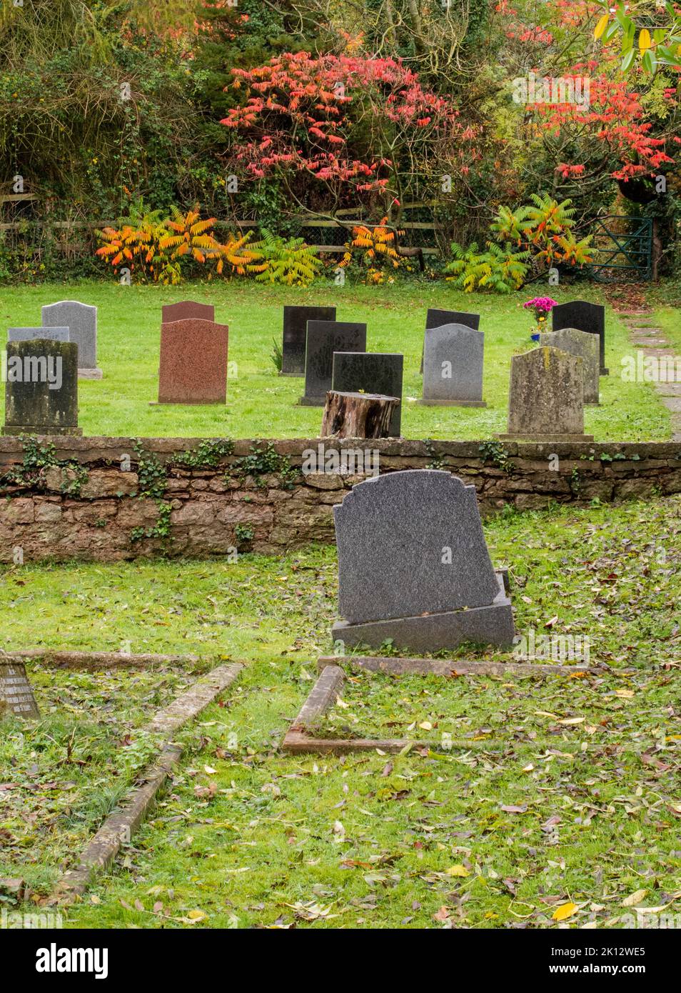 Lawn graveyard hi-res stock photography and images - Alamy