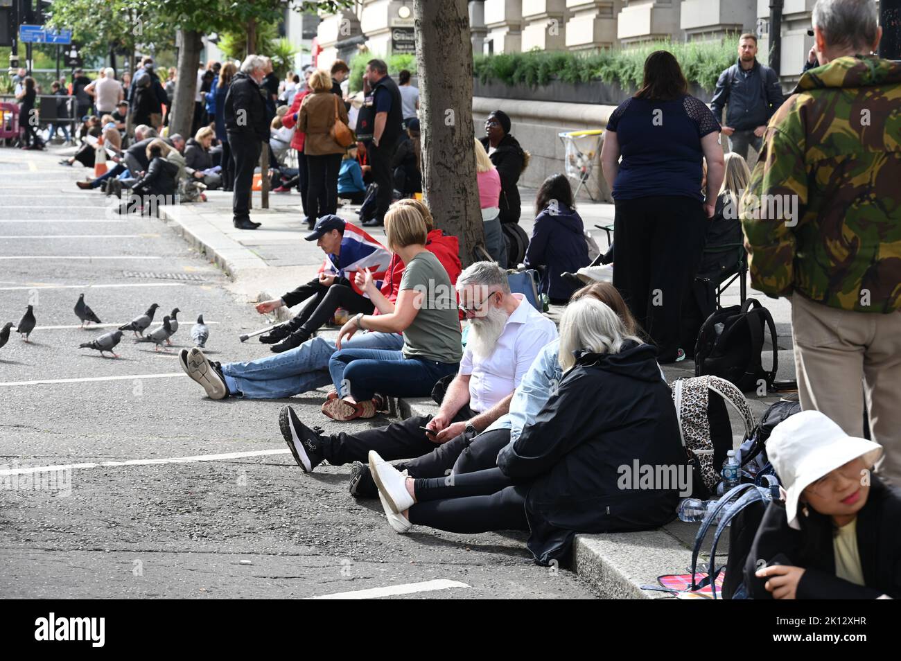Queueing for the Queen's Lying-in-State, Waterloo, London. UK Stock ...