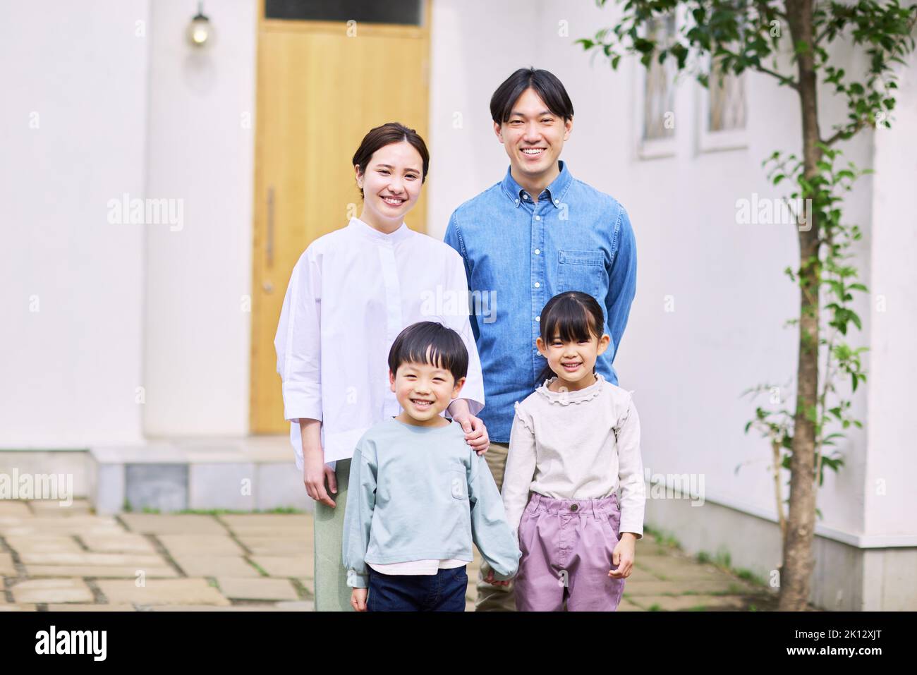 Japanese family portrait Stock Photo - Alamy