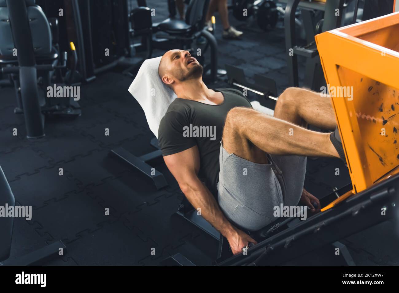 Senior exercise leg press hi-res stock photography and images - Alamy