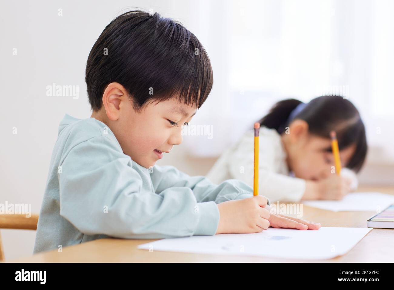 Japanese kids studying Stock Photo - Alamy
